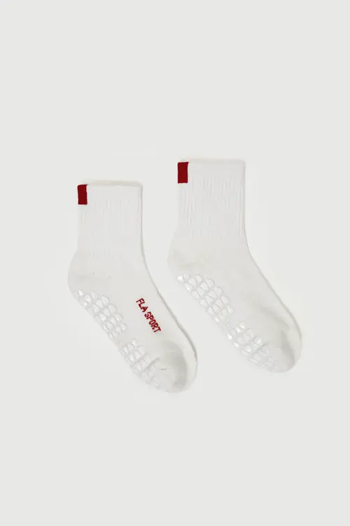 FRAISE Sport Quarter Crew Grip Socks - Crimson