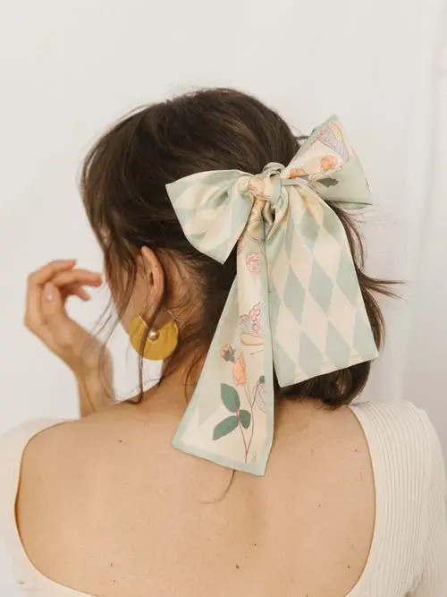 LOST PATTERN Wonderland" Silk Twill Neck Bow