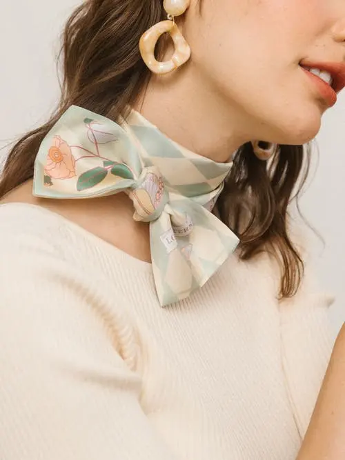 LOST PATTERN Wonderland" Silk Twill Neck Bow
