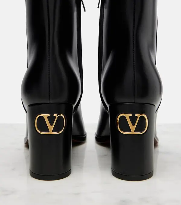 Valentino Garavani Vlogo Leather Ankle Boots - Black
