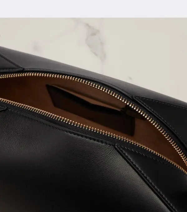Alaïa Le Bouledogue Medium Leather Shoulder Bag - Black