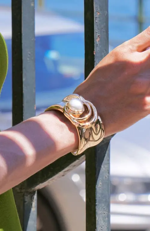 RETRO CHIC Dawn Light Bangle - Gold & White
