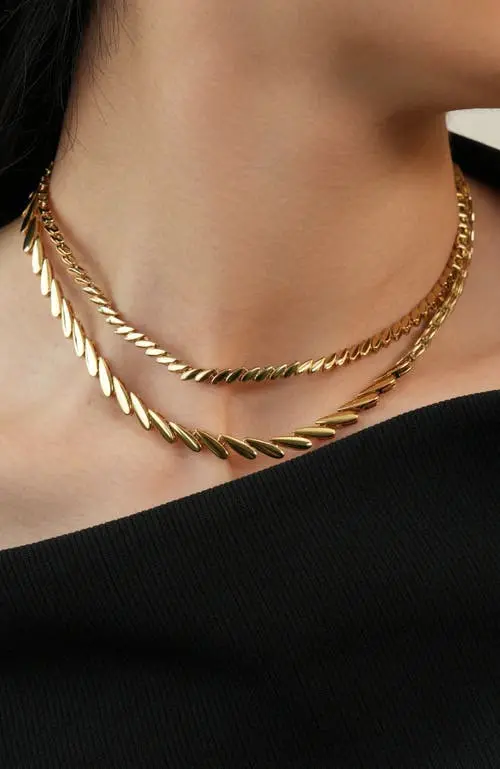 RETRO CHIC Statement Tasseled Necklace - Gold