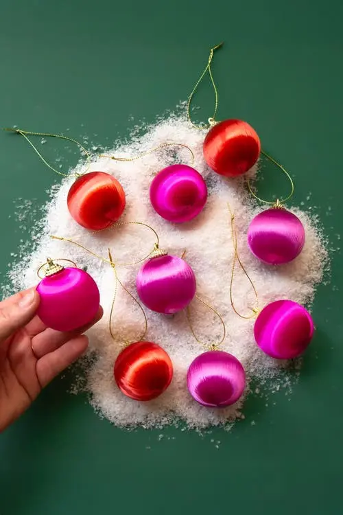 SUNSHINE STUDIOS Mini Retro Satin Ornaments