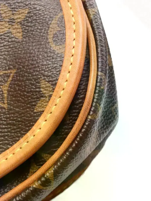 LOUIS VUITTON 2006 Monogram Messenger Bag