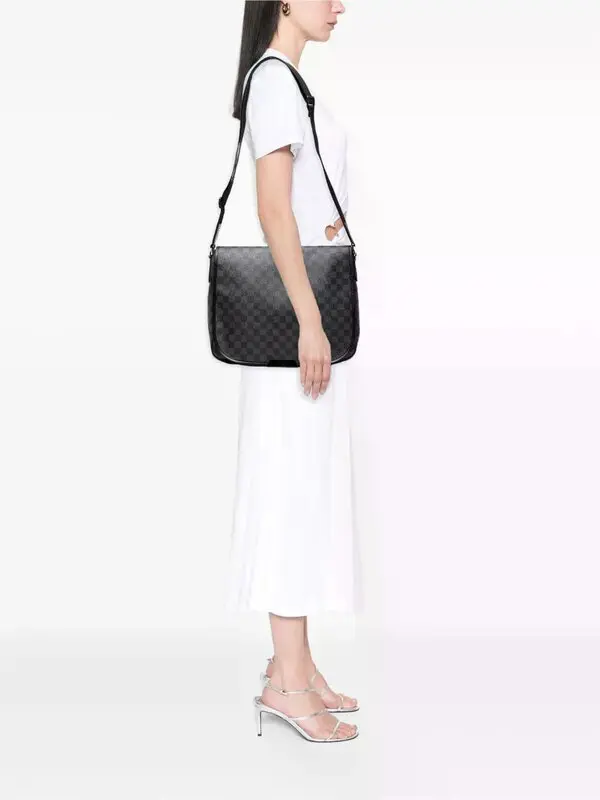 LOUIS VUITTON 2009 Damier Graphite Daniel Mm Crossbody Bag