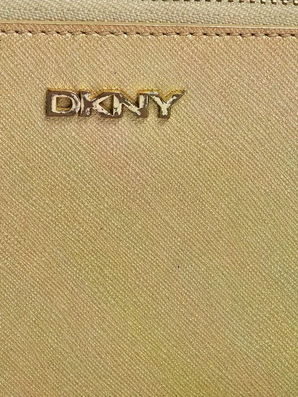 Dkny Pre-owned Metallic Leather Zip Wallet