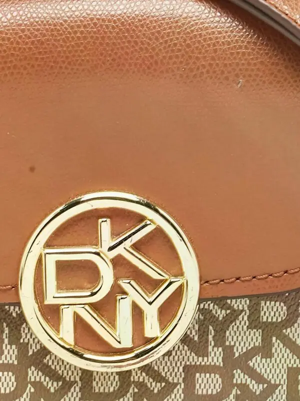 Dkny Logo-plaque Cross Body Bag