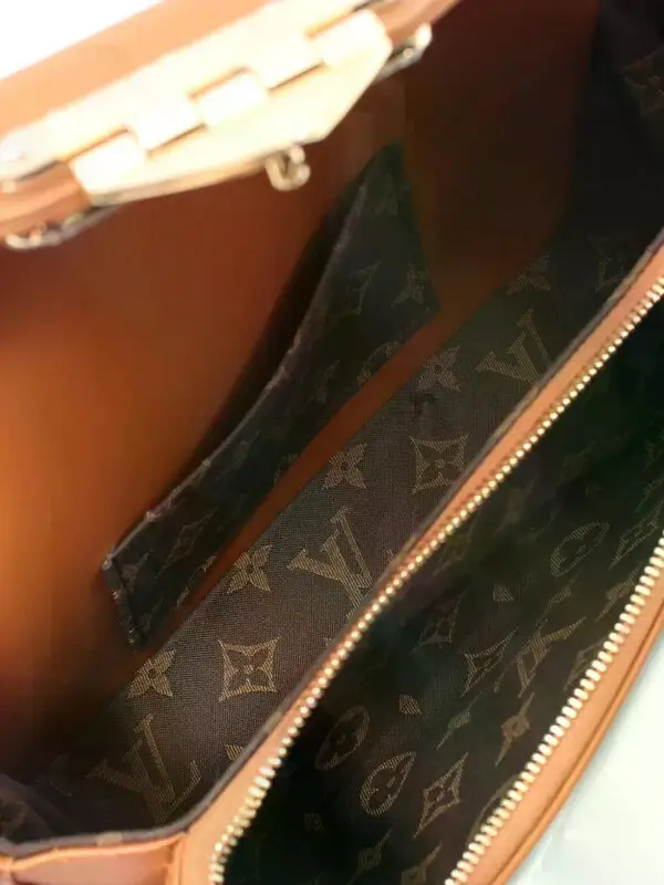 LOUIS VUITTON 2021 Swing Handbag