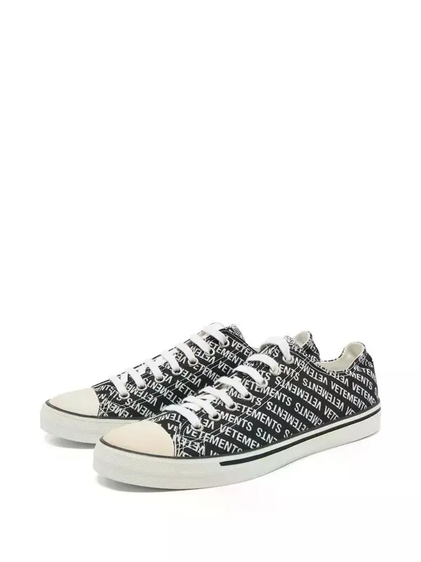 Vetements Logo-print Canvas Sneakers