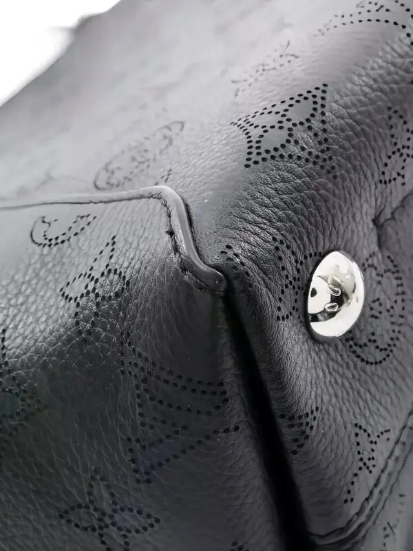LOUIS VUITTON 2018 Mahina Monogram Leather Handbag - Black