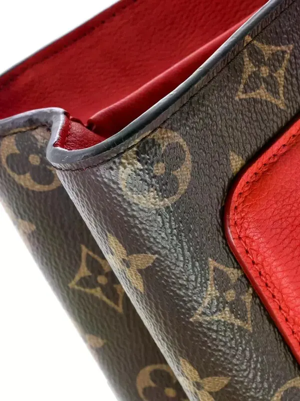 LOUIS VUITTON Victoire Handbag - Brown