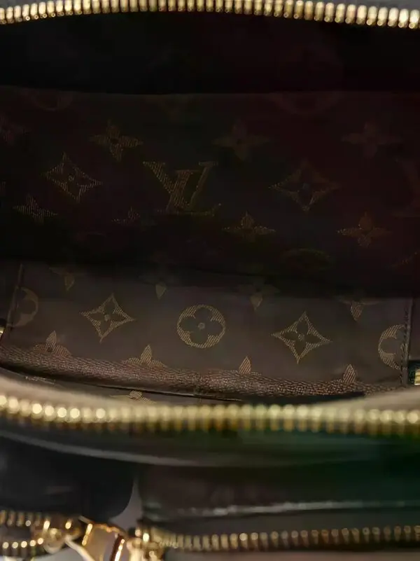 LOUIS VUITTON Utility Crossbody Bag