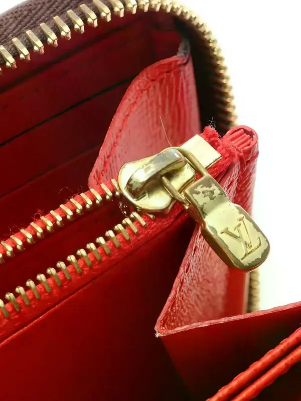 LOUIS VUITTON Zippy Wallet