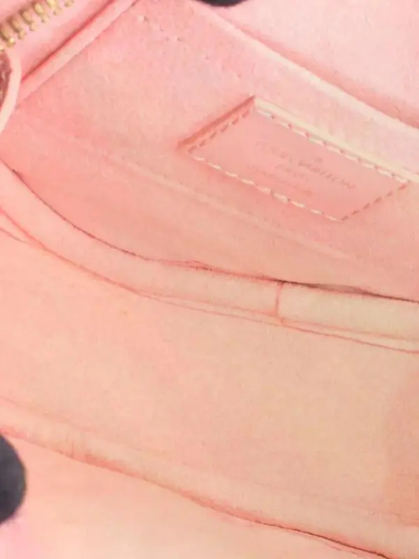LOUIS VUITTON New Wave Heart Crossbody Bag - Pink