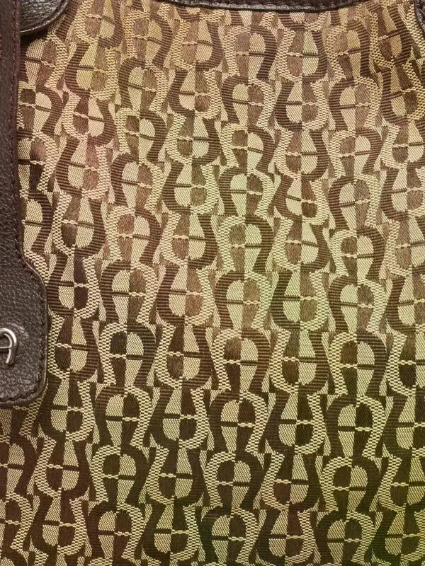 AIGNER Leather Shoulder Bag