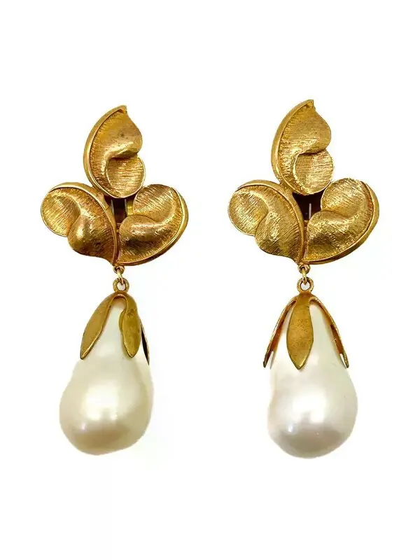 JENNIFER GIBSON JEWELLERY 1980s Farrah Lister Pearl Clip-on Earrings - Gold