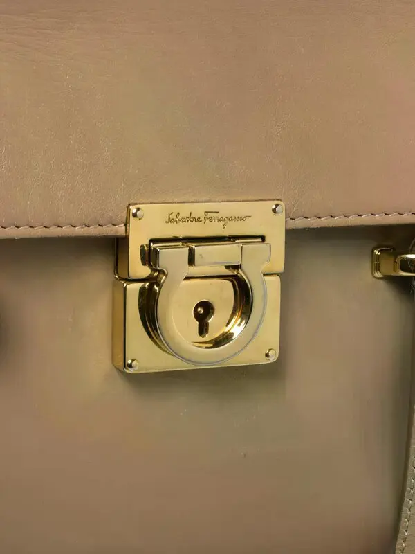 FERRAGAMO Mara Tote Bag
