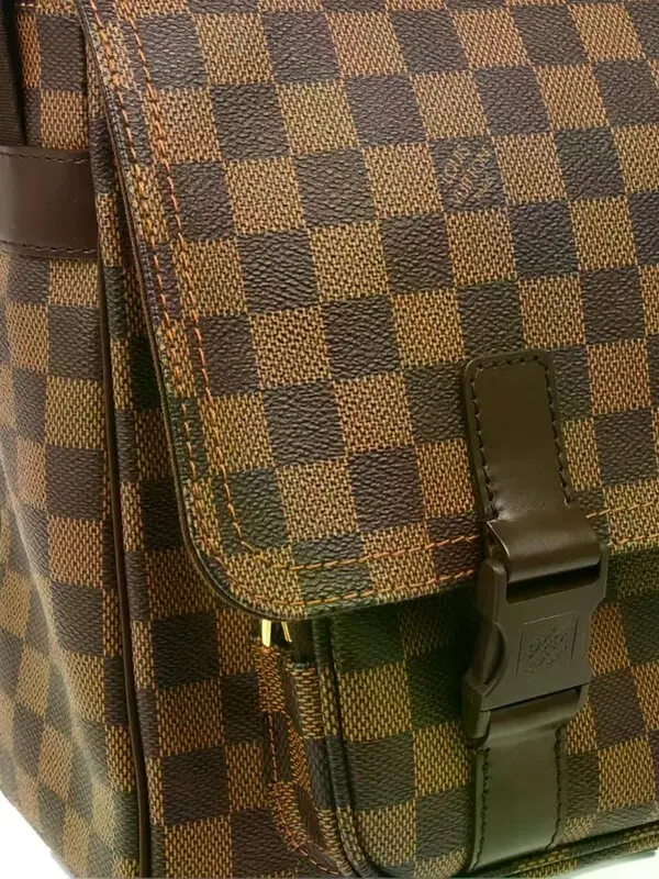 LOUIS VUITTON 2006 Melville Messenger Bag