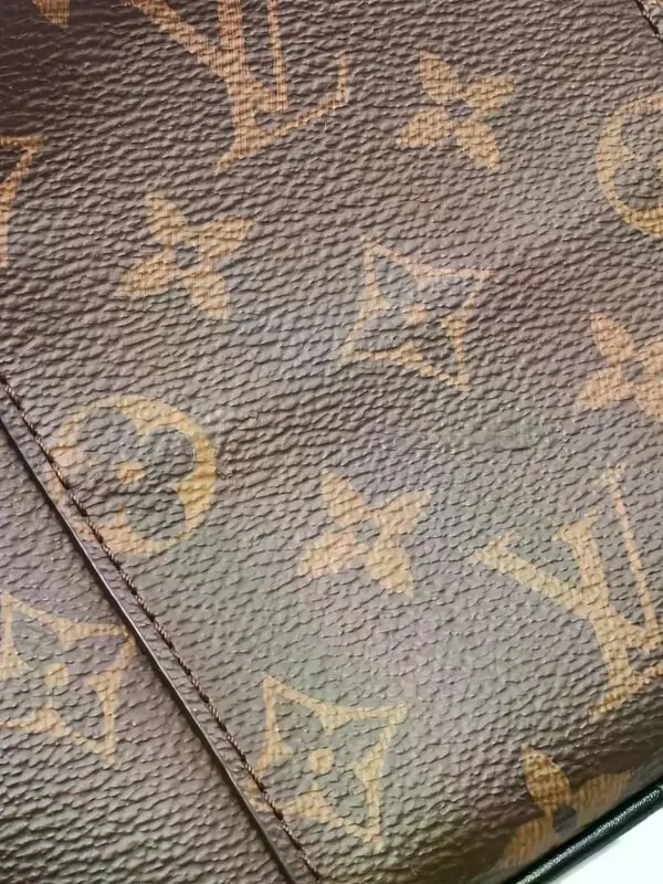 LOUIS VUITTON 2021 Vanity Pm Handbag