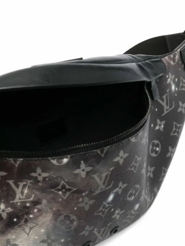 LOUIS VUITTON Discovery Pm Belt Bag - Brown