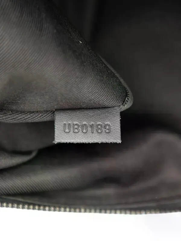 LOUIS VUITTON 2019 Monogram Shadow Discovery Pochette