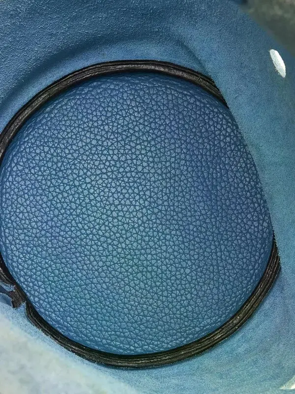 Hermès 2005 Clemence Mangeoire Pm Bucket Bag - Blue