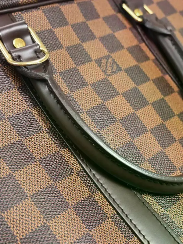 LOUIS VUITTON 2005 Voyage Briefcase - Brown