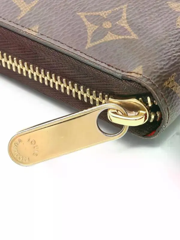 LOUIS VUITTON Zippy Wallet - Brown