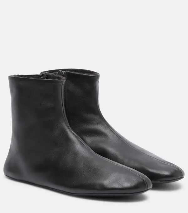 THE ROW Stella Shearling-lined Leather Ankle Boots - Black
