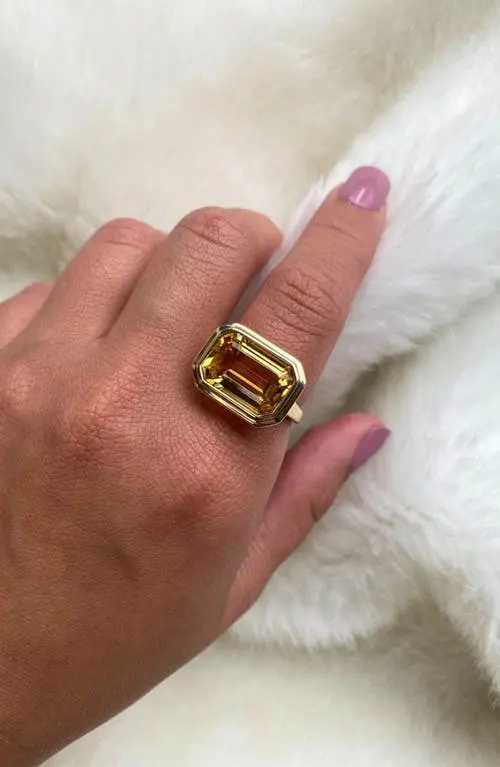 Goshwara Manhattan East West Emerald Cut Ring - Yellow