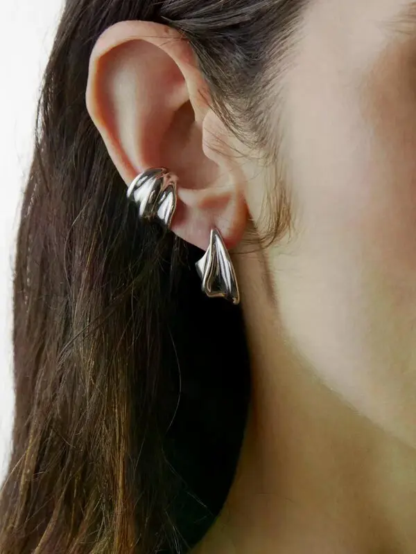 OTIUMBERG Metallic Wave Ear Cuff