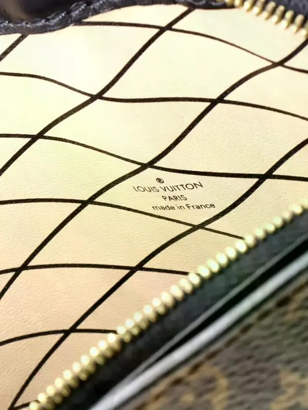 LOUIS VUITTON Trunk Reverse Monogram Canvas Clutch - Brown