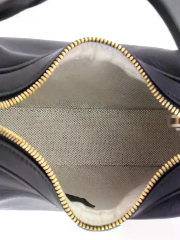 Gucci Attache Small Leather Shoulder Bag - Black