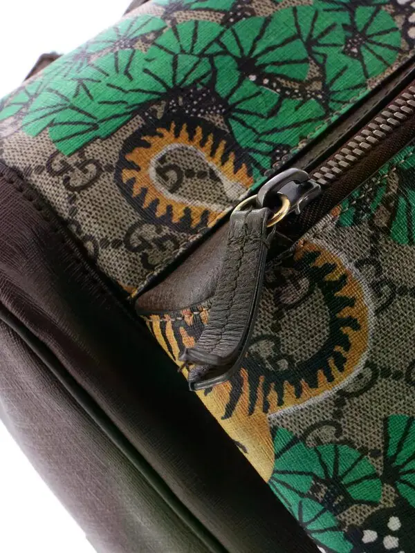 Gucci Zip Pocket Bengal Print Gg Coated Canvas Medium  display picture 3