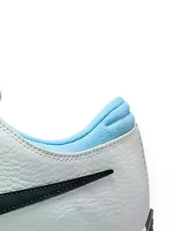 Nike Victory Tour 3 Sneakers
