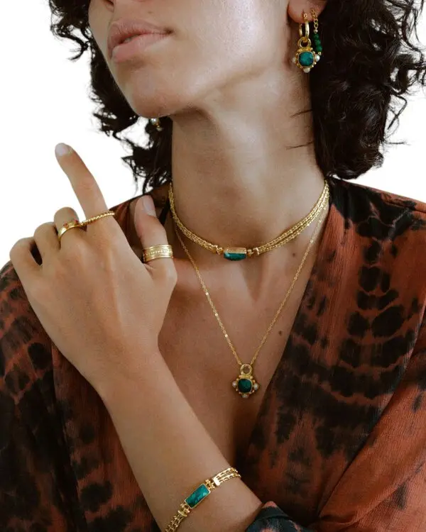 OTTOMAN HANDS Esther Emerald And Pearl Pendant Necklace
