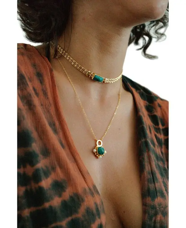 OTTOMAN HANDS Esther Emerald And Pearl Pendant Necklace