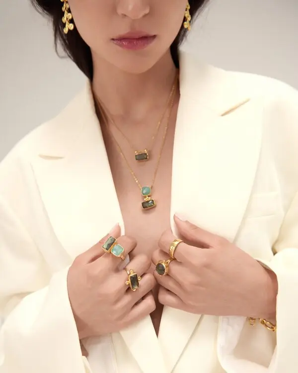 OTTOMAN HANDS Alessa Labradorite Pendant Necklace