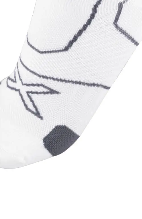 2xu Vectr Cushion No Show Socks - White/grey