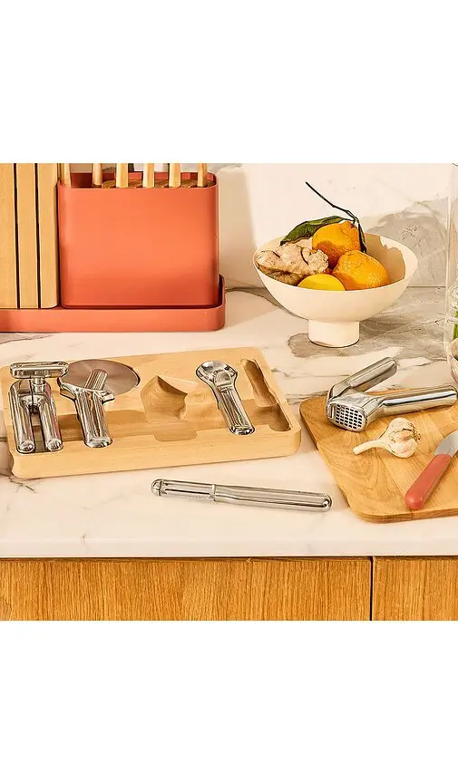 CARAWAY Kitchen Gadget Set In Metallic