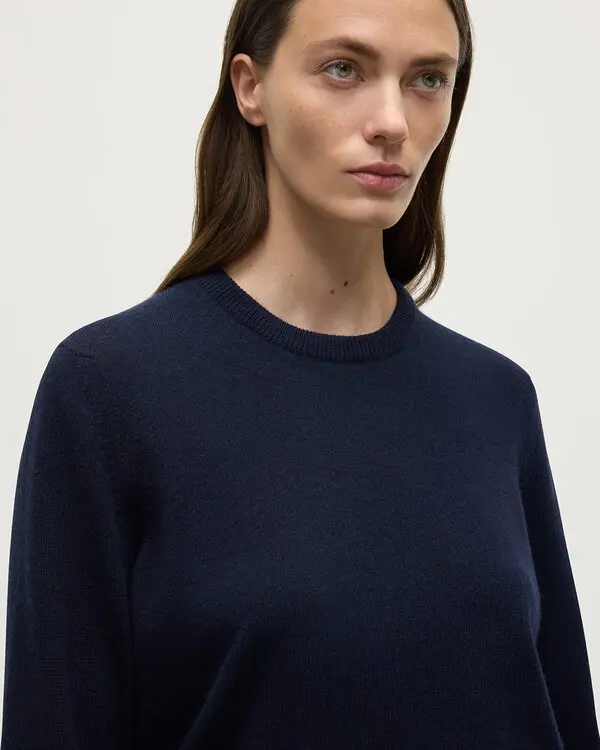 Johnstons Of Elgin Classic Cashmere Round Neck Jumper - Navy