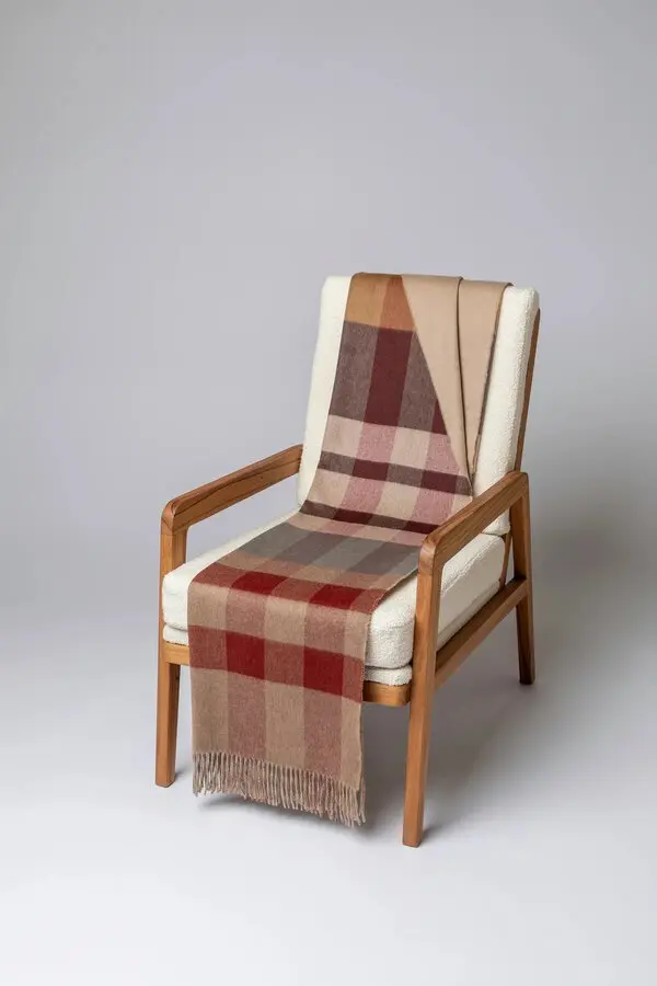 Johnstons Of Elgin Check Reversible Cashmere Throw In Rowan - Natural