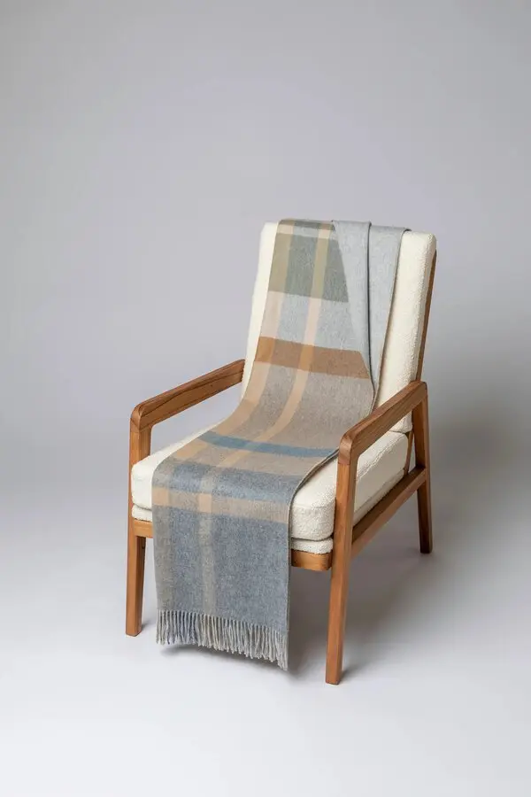 Johnstons Of Elgin Check Reversible Cashmere Throw In Birch - Grey