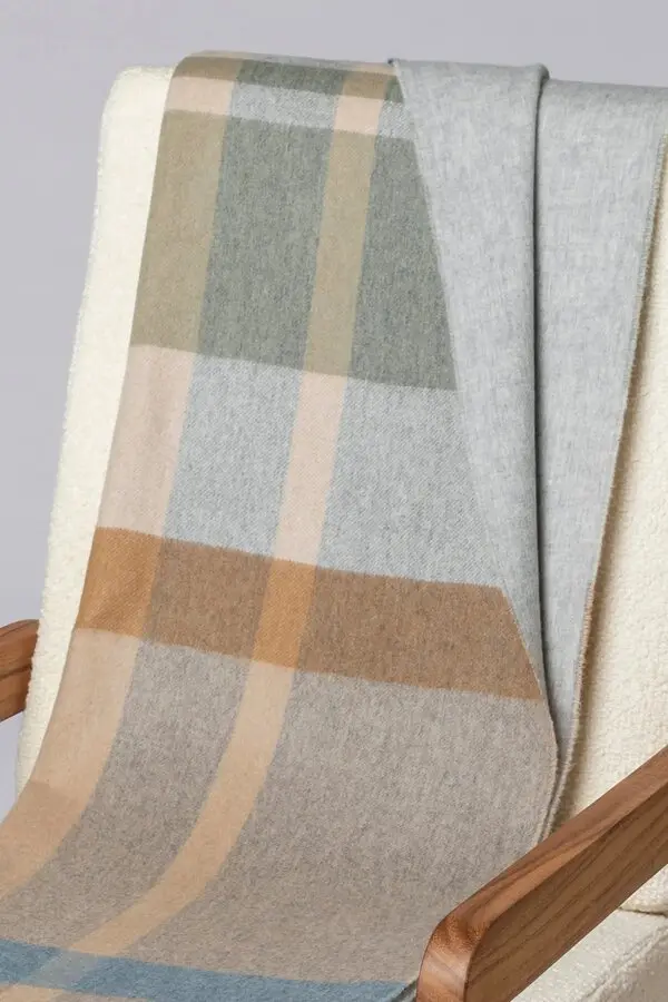 Johnstons Of Elgin Check Reversible Cashmere Throw In Birch - Grey