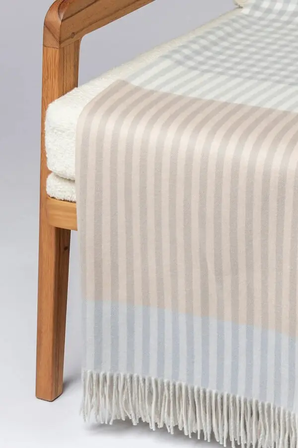 Johnstons Of Elgin Check Reversible Cashmere Throw In Heron - Natural