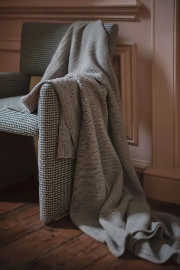 Johnstons Of Elgin Texture Knitted Light Cashmere Throw