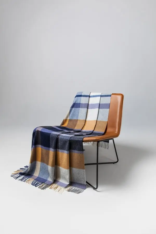 Johnstons Of Elgin Plain Cashmere Throw In House Check - Navy