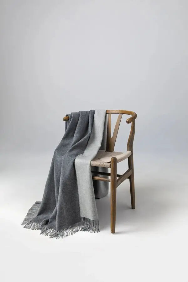 Johnstons Of Elgin Reversible Mid Cashmere Throw - Grey