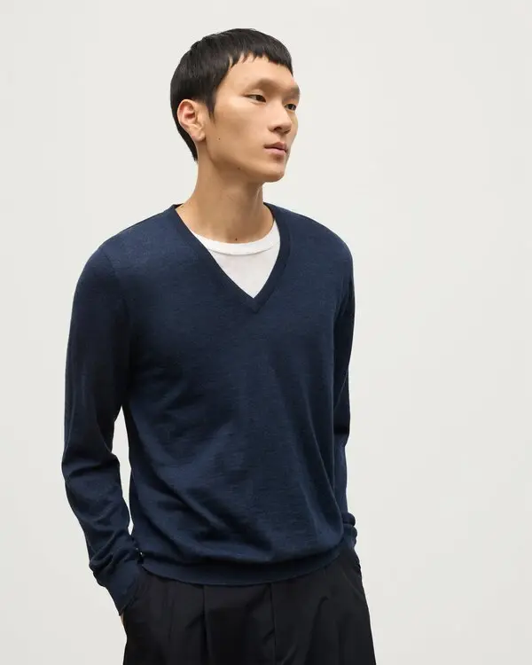 Johnstons Of Elgin Fin V-neck Cashmere Jumper - Navy